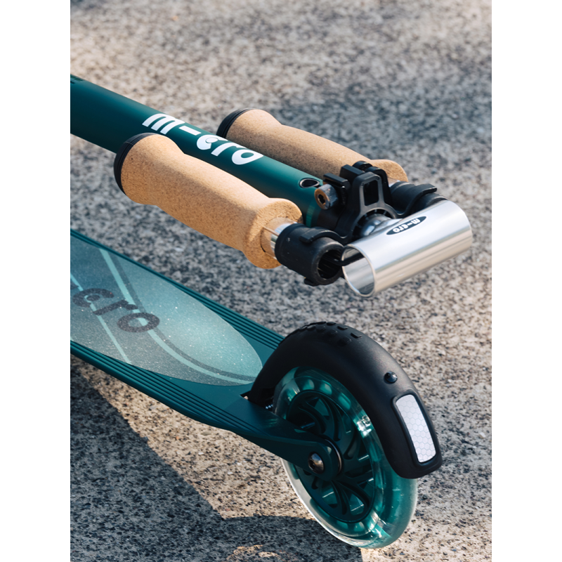 Scooter Micro Sprite ECO green - LED wheels